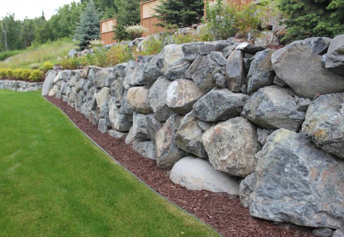 19+ Different Types of Retaining Wall Materials & Designs With Images