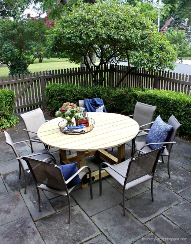 25+ Brilliant DIY Outdoor Dining Table Ideas and Projects (With Plans)