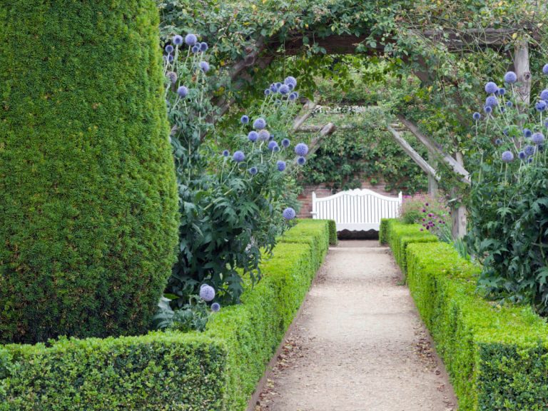 30+ English Garden Design Ideas Turn Your Backyard into A Charming Oasis