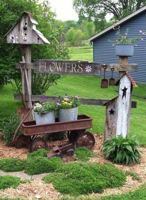 25+ Low Cost Rustic Garden Features (Ideas and Designs)