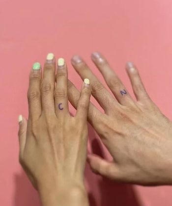 50 Stunning Finger Tattoo Ideas for Self-Expression and Sentimental ...