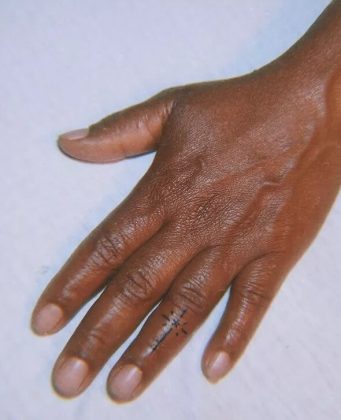 50 Stunning Finger Tattoo Ideas for Self-Expression and Sentimental ...