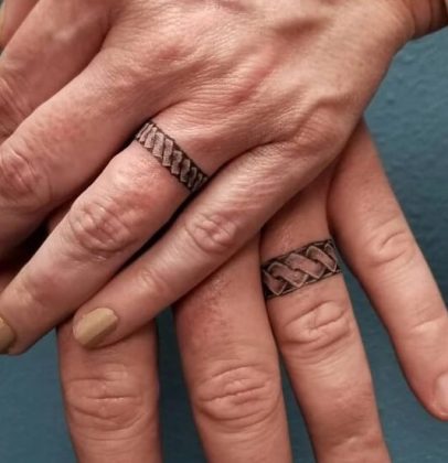 50 Stunning Finger Tattoo Ideas for Self-Expression and Sentimental ...