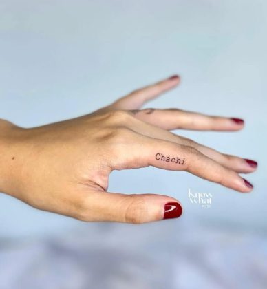 50 Stunning Finger Tattoo Ideas for Self-Expression and Sentimental ...
