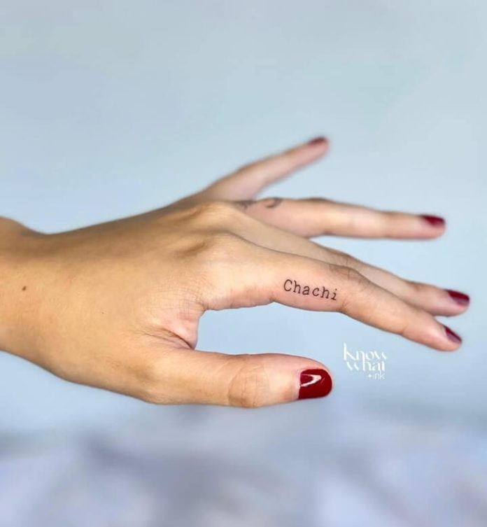 50 Stunning Finger Tattoo Ideas for Self-Expression and Sentimental ...