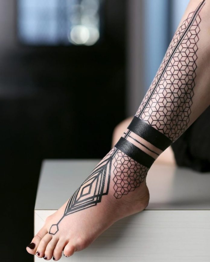 25 Stunning Leg Tattoo Ideas: From Mythology to Portrait Designs - DIY ...